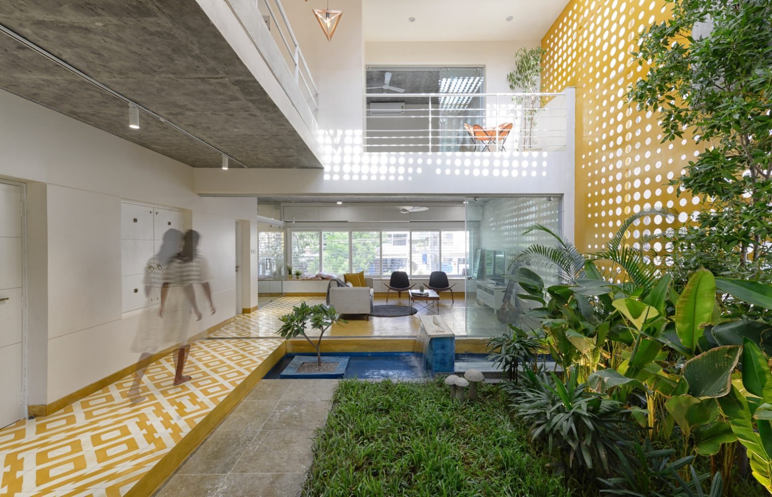 Inspirasi Inner court Buat Suasana Rumah Semakin Sejuk dan Terang ...